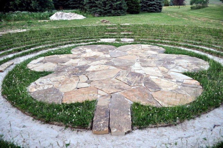 Many Ways to Pray: Walking a Labyrinth – Being Benedictine